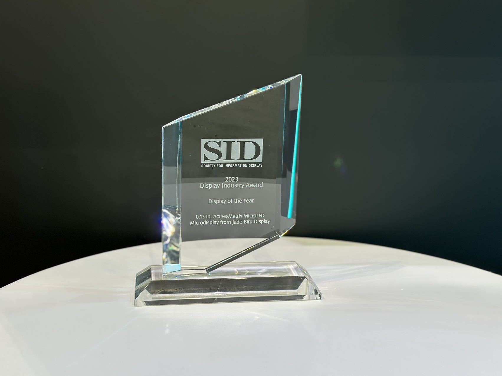 JBD量产“蜂鸟”光引擎，其内核MicroLED微显示屏荣膺2023 SID “Display of the Year” - 行家说